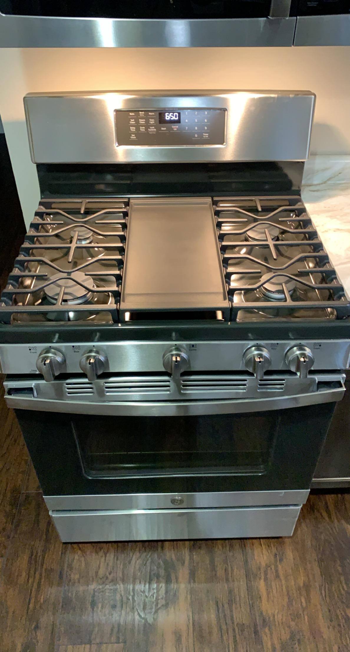 GE 5.0 Cu. Ft. Freestanding Gas Range with Self-cleaning and Power Boil ...