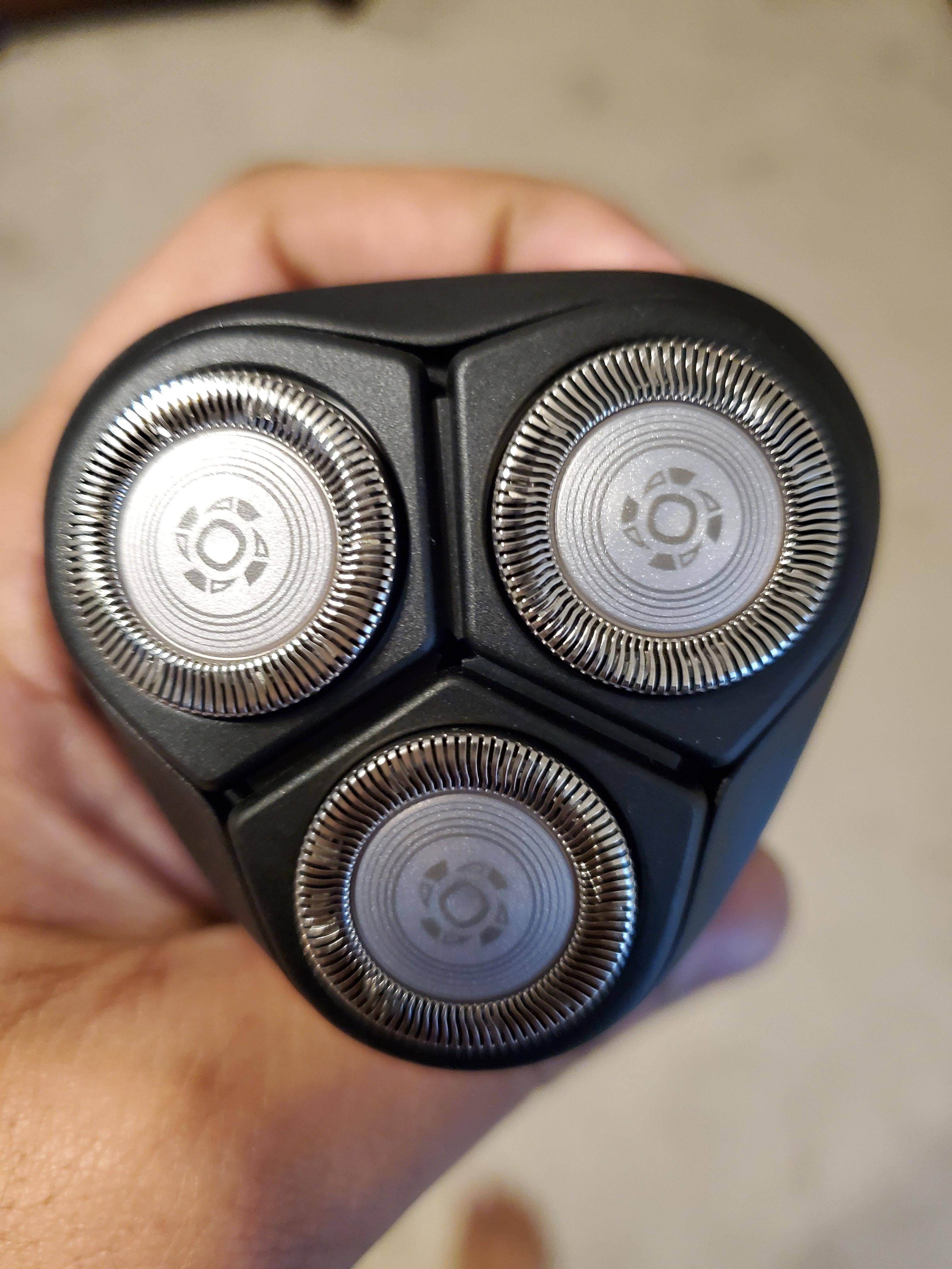 Philips Norelco 1100 series Electric Shaver Deep Black S1015/81US ...